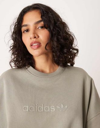 adidas Originals Sweatshirt in Khaki mit linearem Logo-Gr&uuml;n