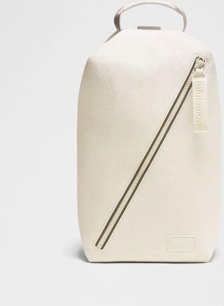 lululemon Fast Track Tasche 2.0 9 L in Light Ivory/Gold