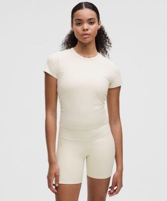 lululemon All It Takes Geripptes T-Shirt aus Nulu f&uuml;r Frauen - Gr&ouml;&szlig;e 10 in Light Ivory
