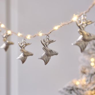 Lights4fun Hirschkopf-Lichterkette mit warmweißen LED Micro Lichtern | Weihnachtsbeleuchtung | batteriebetrieben & mit Timer | Fensterdeko Weihnachten | Weihnach