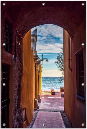 Wallario Outdoor-Poster f&uuml;r Garten oder Balkon Traumhafter Blick aus Gasse, Motivbanner Gr&ouml;&szlig;e: ca. 80 x 120 cm, Outdoor-Bild