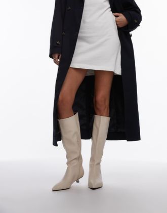 Topshop Stevie - Kniehohe, spitze Stiefel in gebrochenem Wei&szlig; mit mittelhohem Absatz