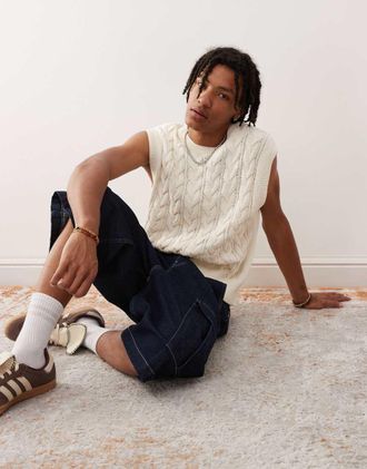 Weekday Pull sans manches en maille torsadée - Blanc cassé