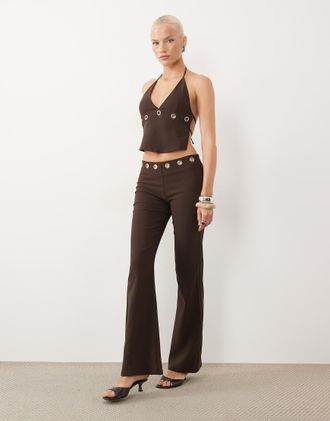 Tiger Mist Marren pantalon flare coordonn&eacute; &agrave; oeillets couleur chocolat-Marron