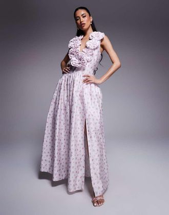 Asos Robe longue avec décolleté plongeant et taille basse avec détail grosse fleur - Imprimé à petites fleurs-rose