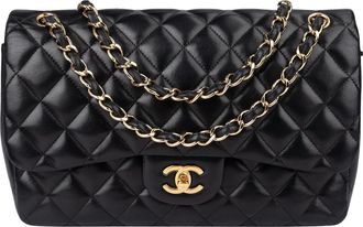 Chanel Crossbody Bags - Chanel Quilted Lambskin 24K Gold Jumbo Double Flap - Gr. unisize - in Schwarz - f&uuml;r Damen