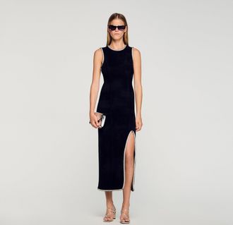 Sandro Langes Kleid mit Strass und Schlitz