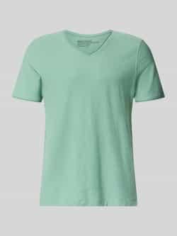 Mc Neal T-Shirt mit V-Ausschnitt und Rollsaum