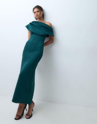 Asos drapiertes, schulterfreies, figurbetontes Maxikleid aus flaschengr&uuml;nem Scuba-Material