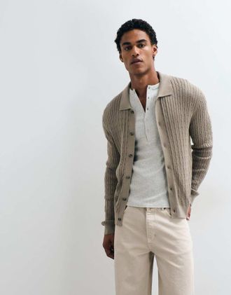 Mango Strickjacke mit durchgehender Knopfleiste in Beige-Neutral