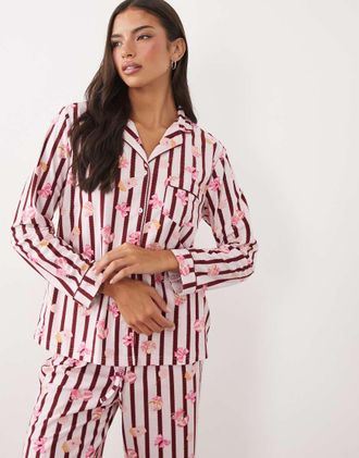 Boux Avenue ensemble pyjama chemise &agrave; manches longues col tailleur et pantalon dans un sac &agrave; imprim&eacute; rayures roses, popcorn et noeud