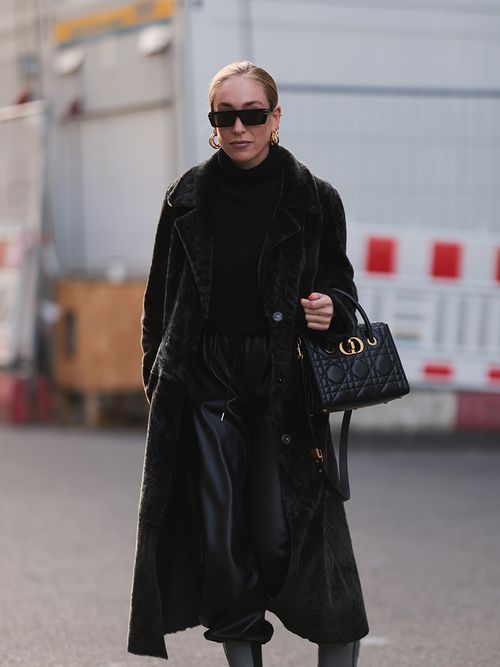 col roulé pantalon cuir