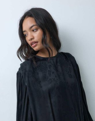 Asos Jacquard-Minikleid mit Rundhalsausschnitt und Blouson&auml;rmeln in Schwarz