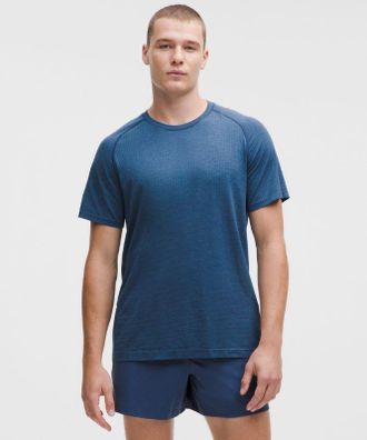 lululemon Metal Vent Tech T-Shirt für Männer - Größe 2XL in Chalk Blue/Blue Twill