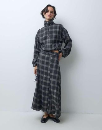 Asos jupe longue asym&eacute;trique &agrave; taille basse, ensemble coordonn&eacute; &agrave; carreaux monochromes-Noir