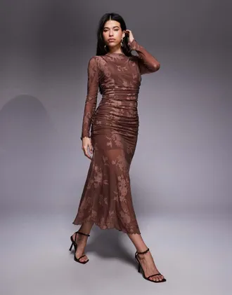 Asos Robe longue et fronc&eacute;e en tissu d&eacute;vor&eacute; &agrave; manches longues - Chocolat-Brown