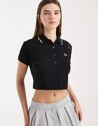 Fred Perry Polohemd in Schwarz mit Bogenkanten und Logo