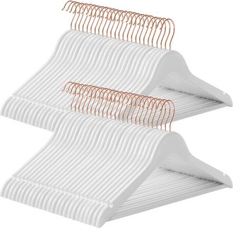 Songmics Kleiderb&uuml;gel Holz, 60er Set, B&uuml;gel aus Massivholz, Einkerbungen im Schulterbereich, Rutschfester Hosensteg, um 360&deg; drehbarer Haken, f&uuml;r Anz&uuml;ge, Hemde