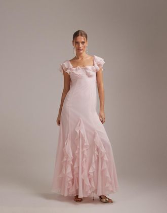 Asos Linvit&eacute;e - Robe longue volant&eacute;e en mousseline &agrave; encolure Bardot - Rose clair