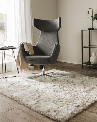 benuta Nest Hochflorteppich Whisper - Beige 200x200 cm - Kuschelig Weicher Teppich f&uuml;r Schlaf- und Wohnzimmer - Pflegeleicht - Fu&szlig;bodenheizung Geeignet