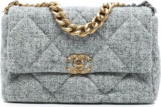 Chanel grand sac porté épaule 19 Flap en tweed (2021-2025) - Gris