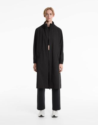Oysho 10K - Wasserfeste, besonders leichte Regenjacke in Schwarz mit langem Schnitt und Wattierung