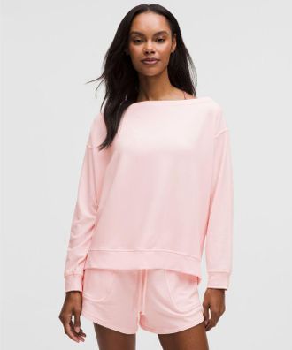 lululemon Haut BeCalm oversize &agrave; manches longues et col bateau pour Femmes - Rose - Taille M