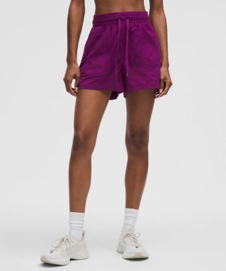 lululemon Dance Studio Shorts mit hohem Bund f&uuml;r Frauen - 9 cm - Gr&ouml;&szlig;e 10 in Chilled Grape