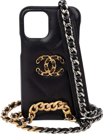 Chanel Handyh&uuml;llen - Chanel 19 Quilted Lambskin CC Crossbody Phone Case - Gr. unisize - in Schwarz - f&uuml;r Damen
