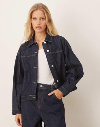 Asos Kastige Jeansjacke in Indigoblau mit Rückenfalte