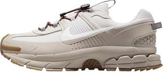 Nike Nike Zoom Vomero Roam Chaussures dhiver pour homme (HV4294-009, gris universitaire/gris vaste/marron foncé/blanc), Gris universitaire/gris vaste/marro