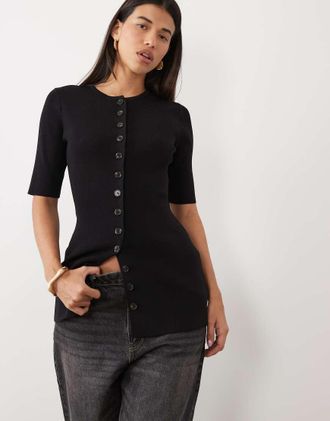 Pretty Lavish top long en maille boutonn&eacute; noir