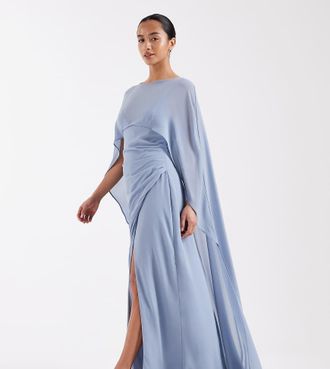 Tfnc Petite Bridesmaid - Maxikleid aus Chiffon in Blau mit Cape-Detail