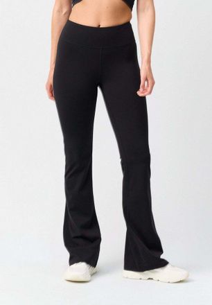 OCEANSAPART Jogger Pants Gianna (1-tlg) mit ausgestelltem Bein