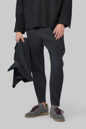 Homme Pliss&eacute; Issey Miyake Monthly Colors : August