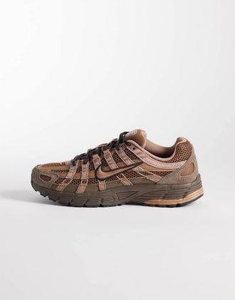 Nike P-6000 - Sneaker aus Wildleder in Braun