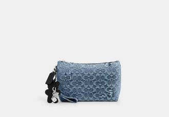 Coach Pouch Aus Loved-Signature-Denim Mit Anh&auml;ngern