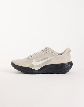 Nike ACG Pegasus Trail Sneaker in Cremewei&szlig; und Schwarz
