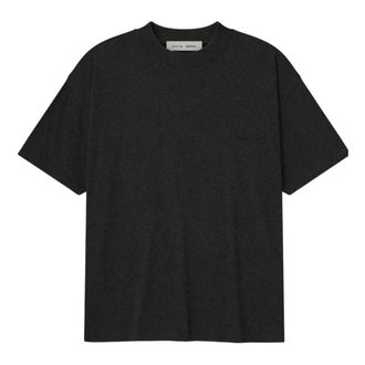 Fear of God Embroidered Essential Tee - - Tops - Herren - Schwarzk - S