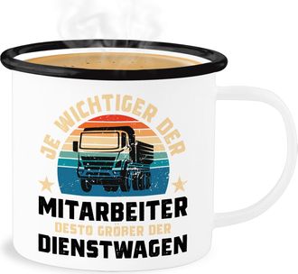 Shirtracer Emaille Becher Blechbecher - Trucker Tassen - Je wichtiger der Mitarbeiter, desto gr&ouml;&szlig;er der Dienstwagen - LKW Fahrer Geschenk - 300 ml - Wei&szlig; Schwarz