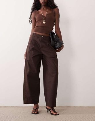 Nobody's Child Artie - Pantalon court en serg&eacute; pliss&eacute; coupe ample - Marron