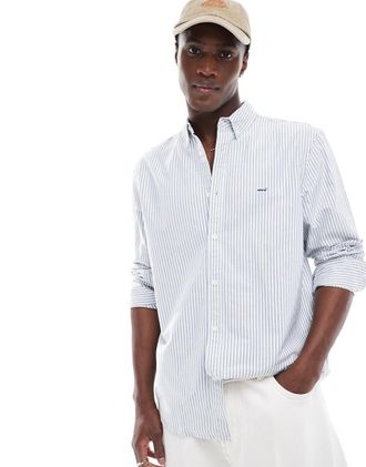 Levi's Authentic - Gestreiftes Oxford-Hemd in Hellblau/Wei&szlig; mit Button-Down-Kragen und farblich abgestimmtem Logo