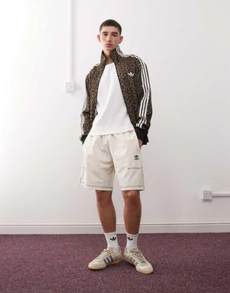 adidas Originals Trefoil Essentials - Shorts in Wunderwei&szlig;
