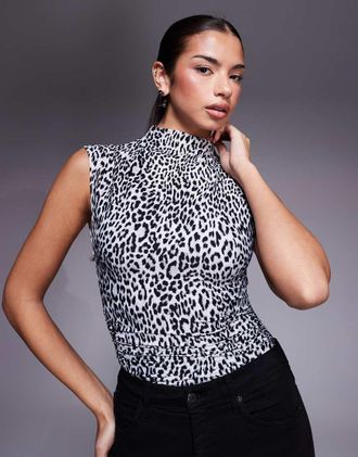 Good American Leichter, &auml;rmelloser, formender Body in Grau mit Leopardenmuster und hohem Ausschnitt-Bunt