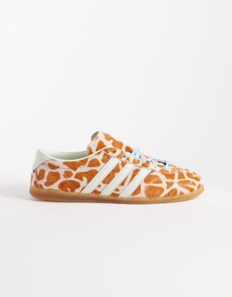 adidas Originals Gazelle - Lo Pro - Sneaker mit Giraffenmuster und blauen Schn&uuml;rsenkeln-Neutral