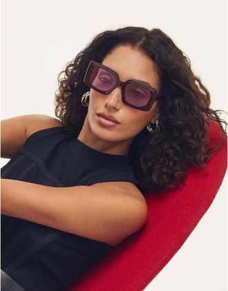 Quay Quay - Talk Show - Rechteckige Sonnenbrille in Burgunderrot