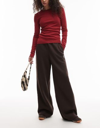 adidas Originals Weit geschnittene Basic-Jogginghose in Braun