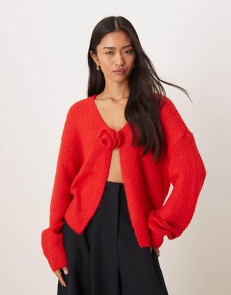 Vero Moda Gilet en maille à grosse rose oversize - Rouge poinsettia