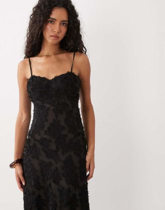 Mango robe longue textur&eacute;e &agrave; bretelles noire