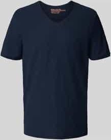 Mc Neal T-Shirt mit V-Ausschnitt